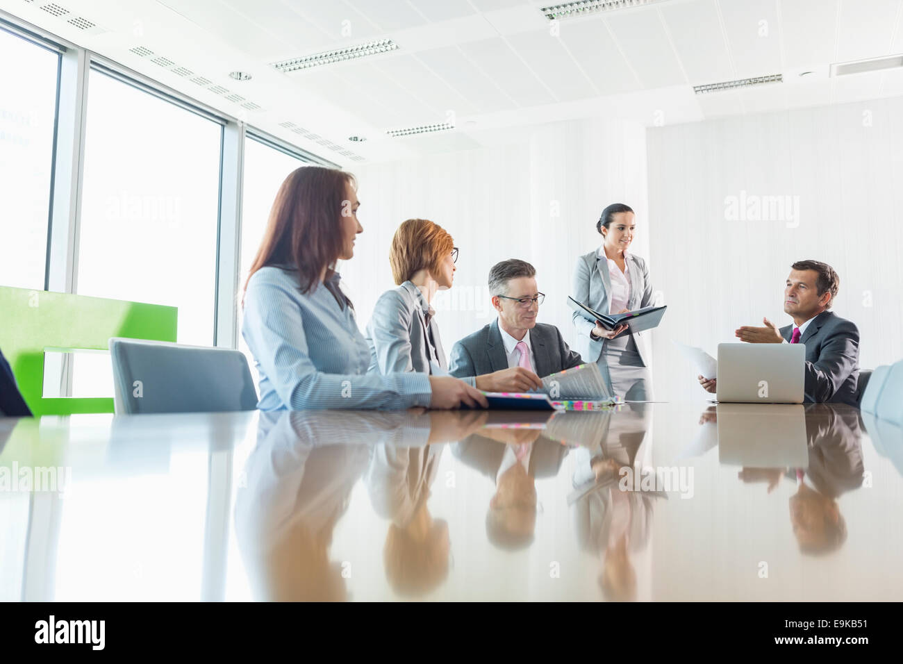 Meeting table hi-res stock photography and images - Alamy