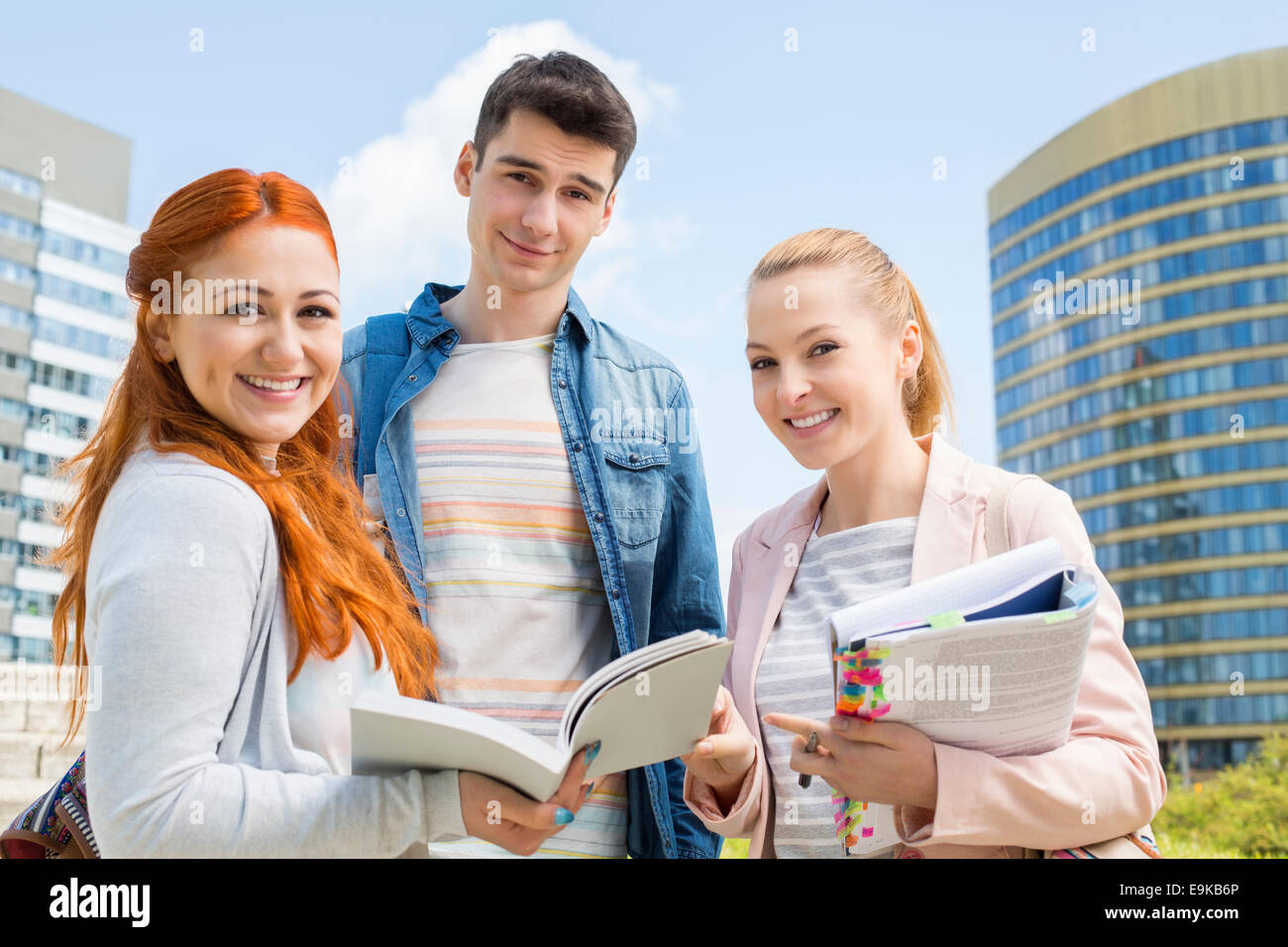 Happy university students hi-res stock photography and images - Alamy