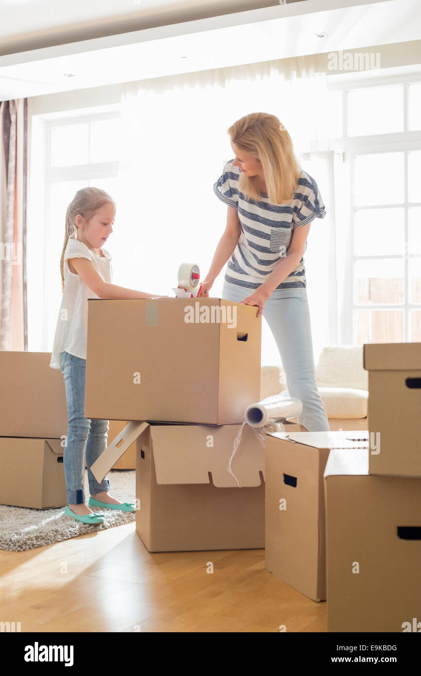 Packing hi-res stock photography and images - Alamy