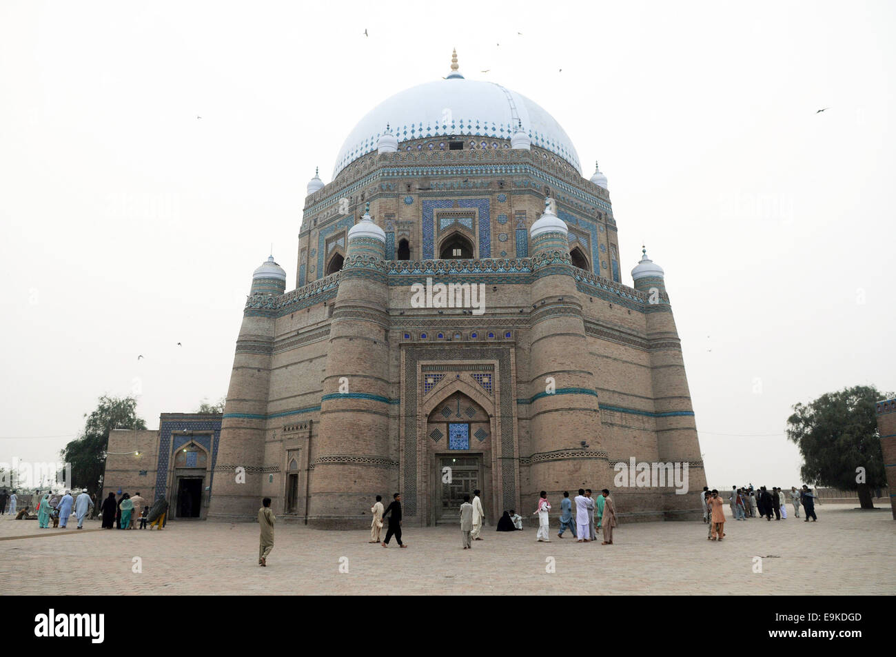 Multan. 29th Oct, 2014. Muslim devotees visit the shrine of Sufi saint ...