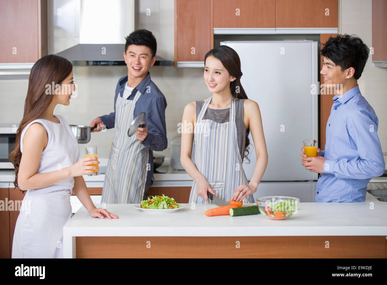 Women only talking in kitchen table hi-res stock photography and images ...