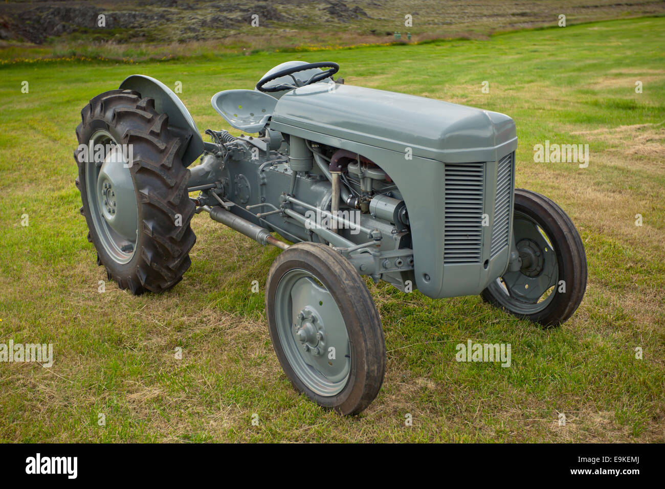 Retro tractor hi-res stock photography and images - Alamy