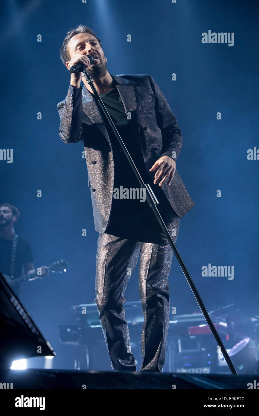 Cesare cremonini live music hi-res stock photography and images - Alamy