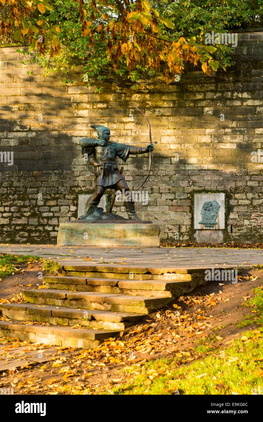 Autumn at the Robin Hood statue in Nottingham City, Nottinghamshire ...