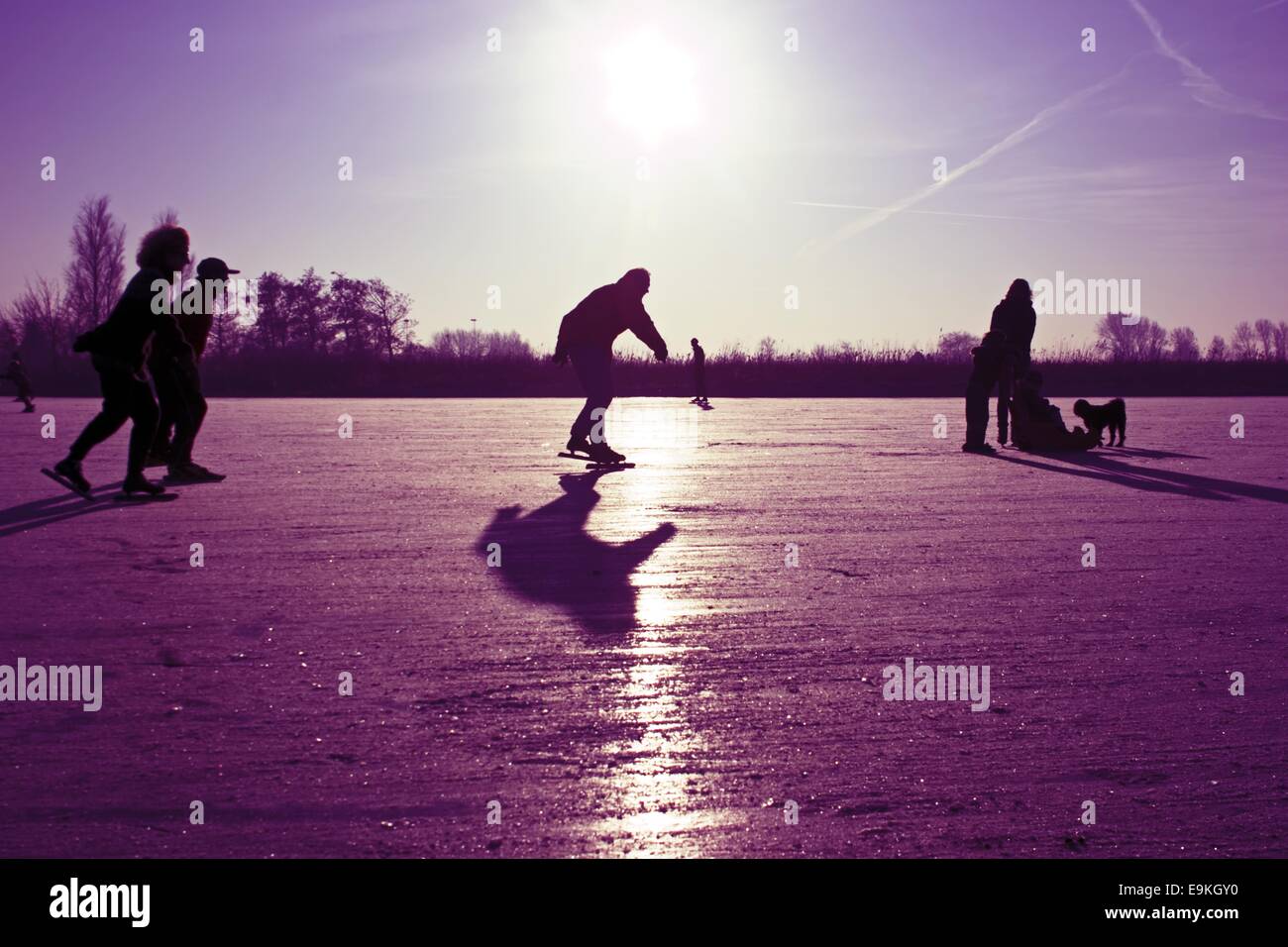 Netherlands ice skating hi-res stock photography and images - Alamy