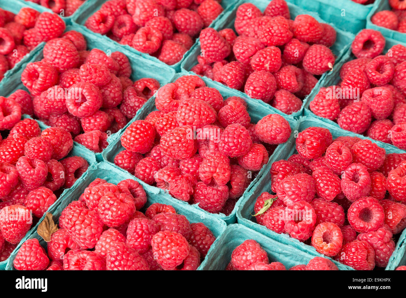 Closeup to raspberries at a market Stock Photo - Alamy