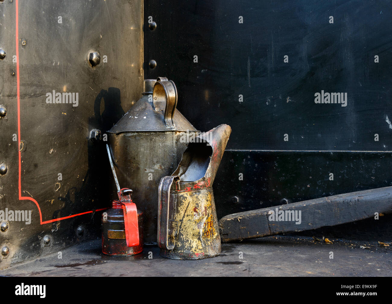 Oil cans hi-res stock photography and images - Alamy