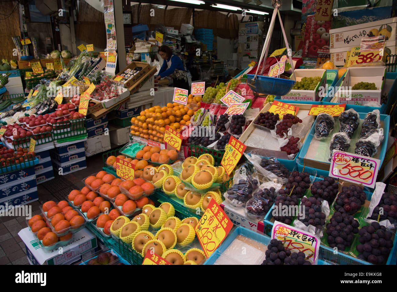Japan vegetable fruit shop store hi-res stock photography and images ...