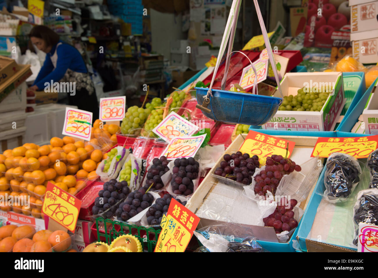 Fruit shop tokyo hi-res stock photography and images - Alamy