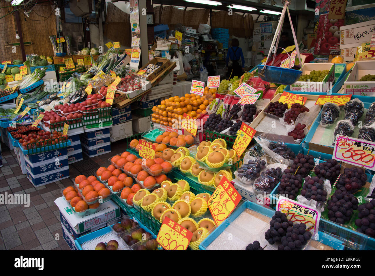 Fruits and vegetable shop hi-res stock photography and images - Alamy