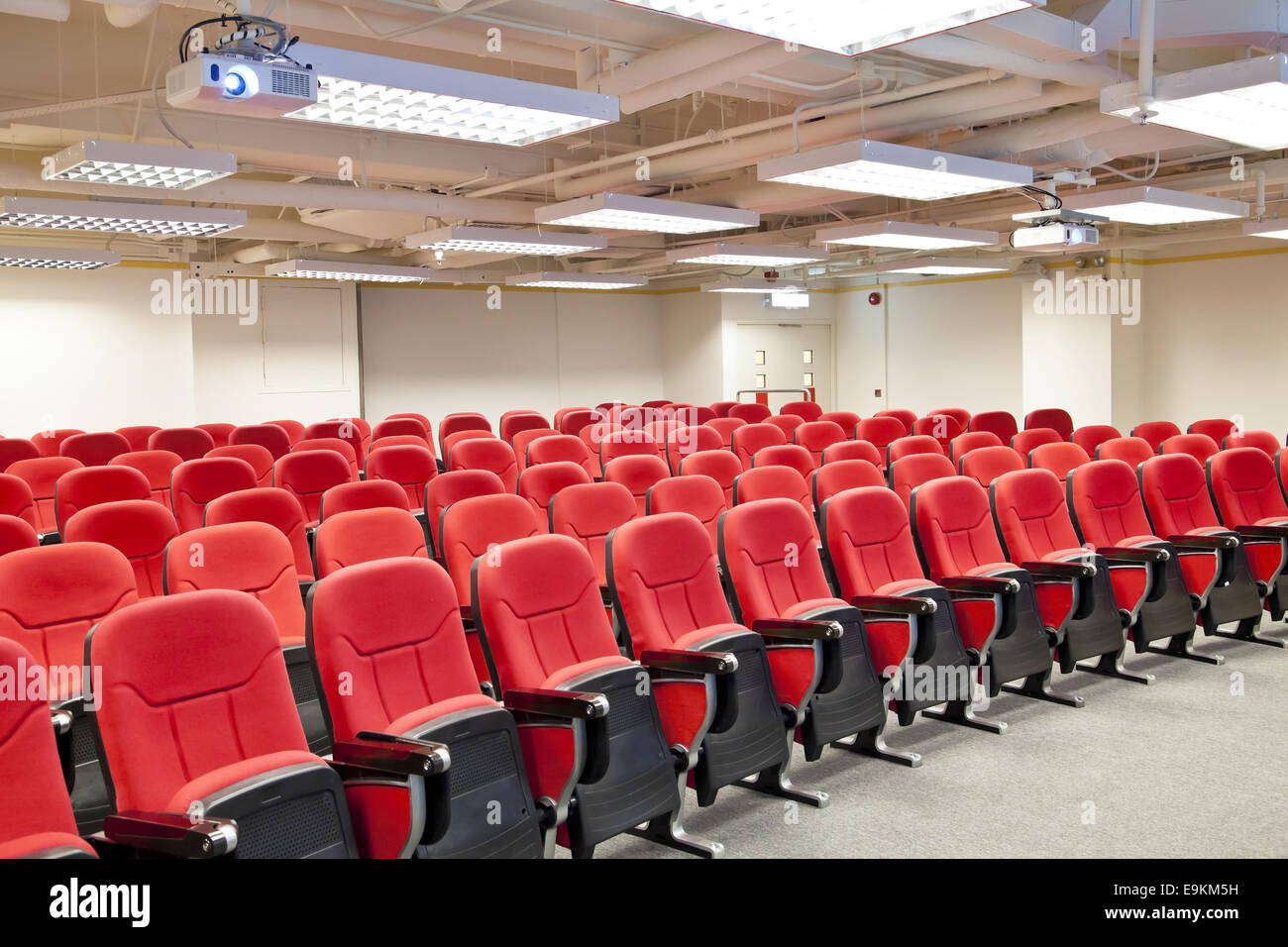 Auditorium lecture theatre seating hi-res stock photography and images ...