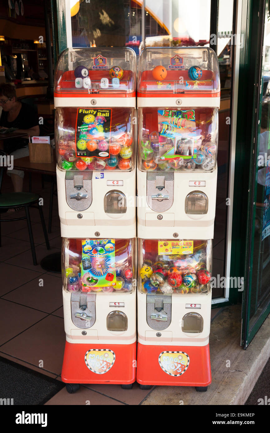 Coin dispenser hi-res stock photography and images - Alamy