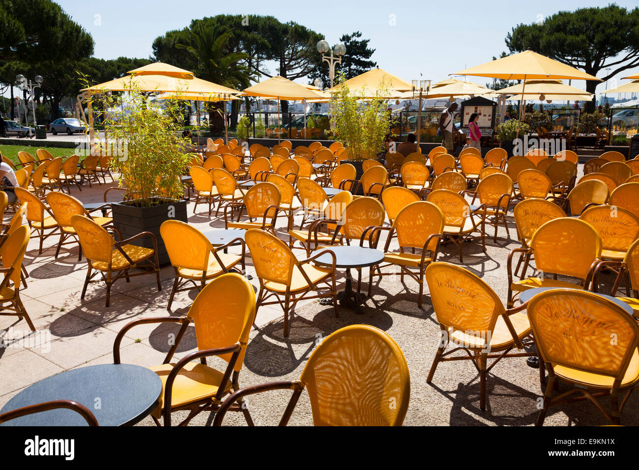 Sunshine tables hi-res stock photography and images - Alamy