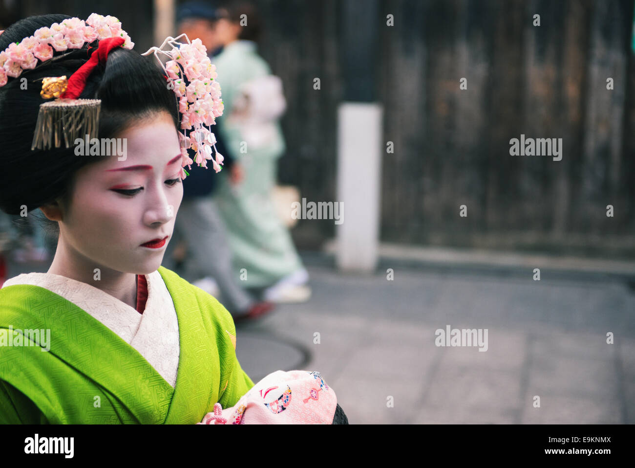 Geisha approaching a famous tea house in the Gion district of Kyoto ...