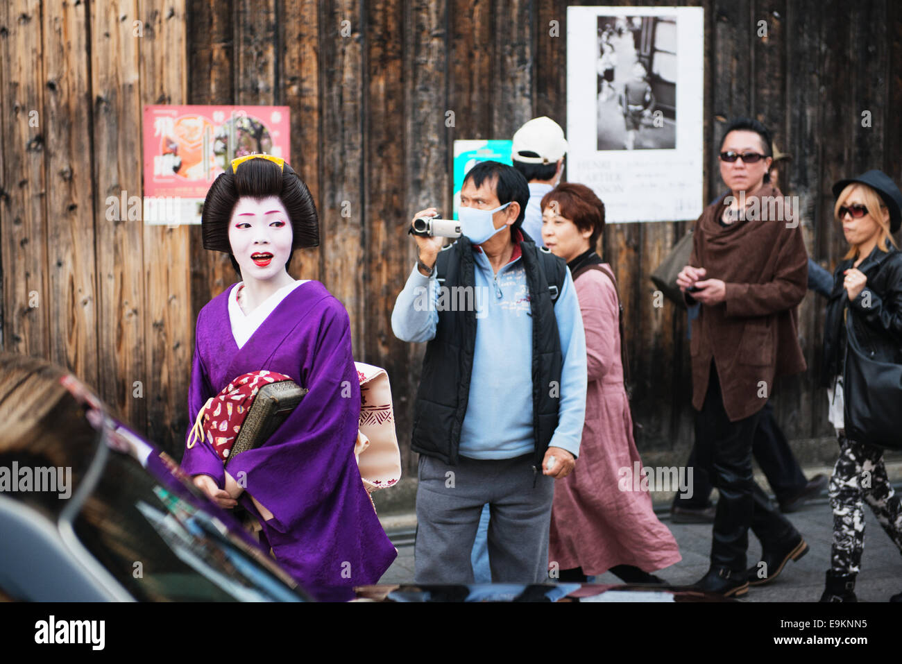 Geisha approaching a famous tea house in the Gion district of Kyoto ...