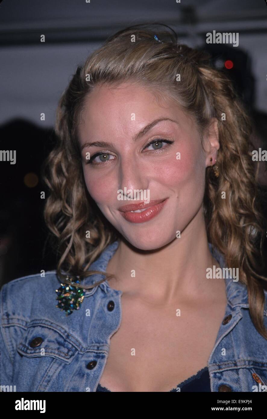 ROSEY.Bridget Jones's Diary premiere at Ziegfeld theatre New York 2001 ...