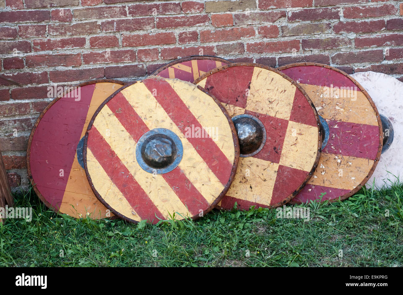 Medieval shields hi-res stock photography and images - Alamy
