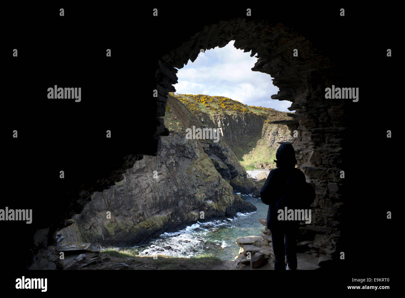 A view framed by the ruins of Findlater Castle Stock Photo - Alamy