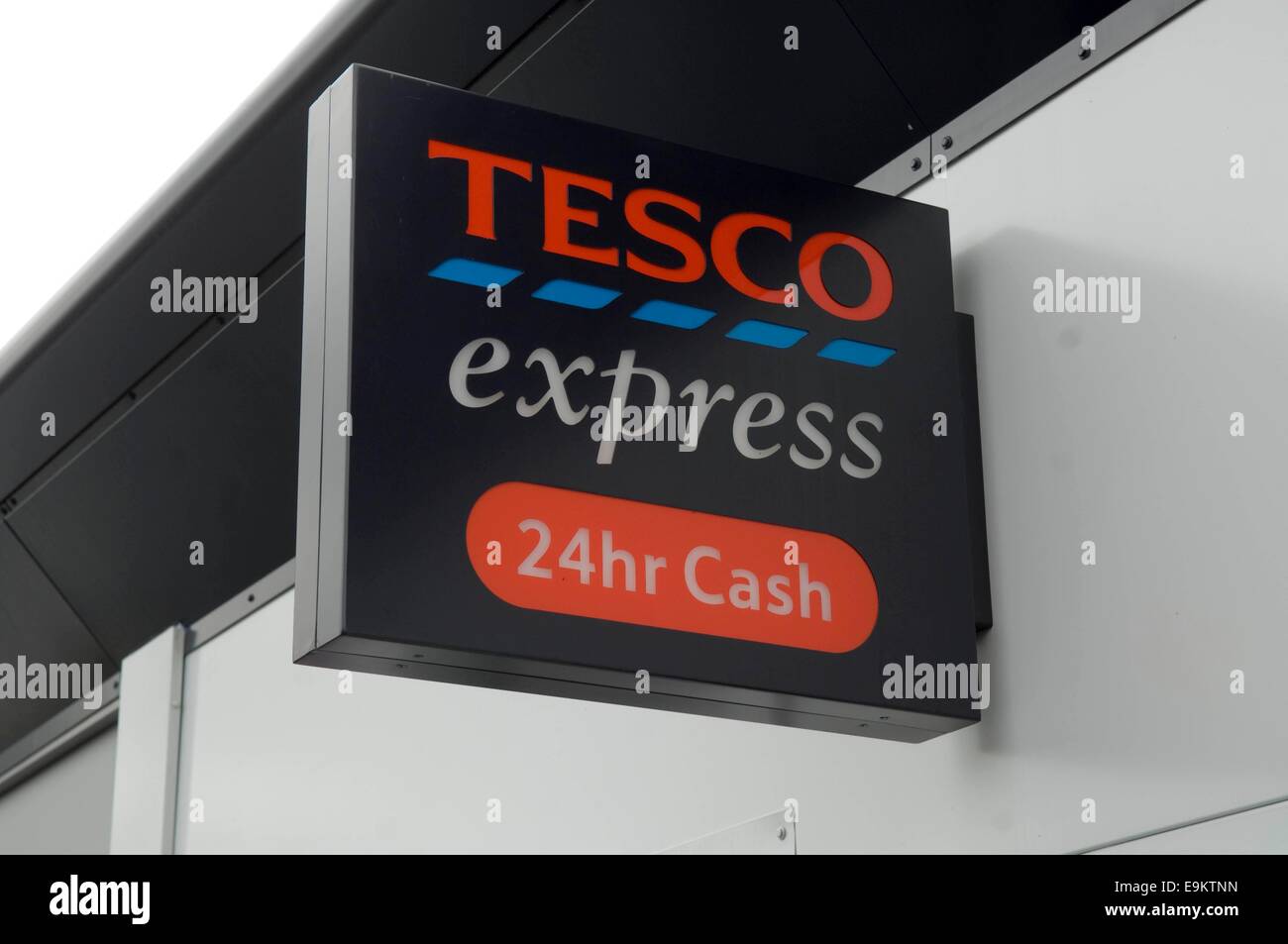 Tesco cash machine hi-res stock photography and images - Alamy