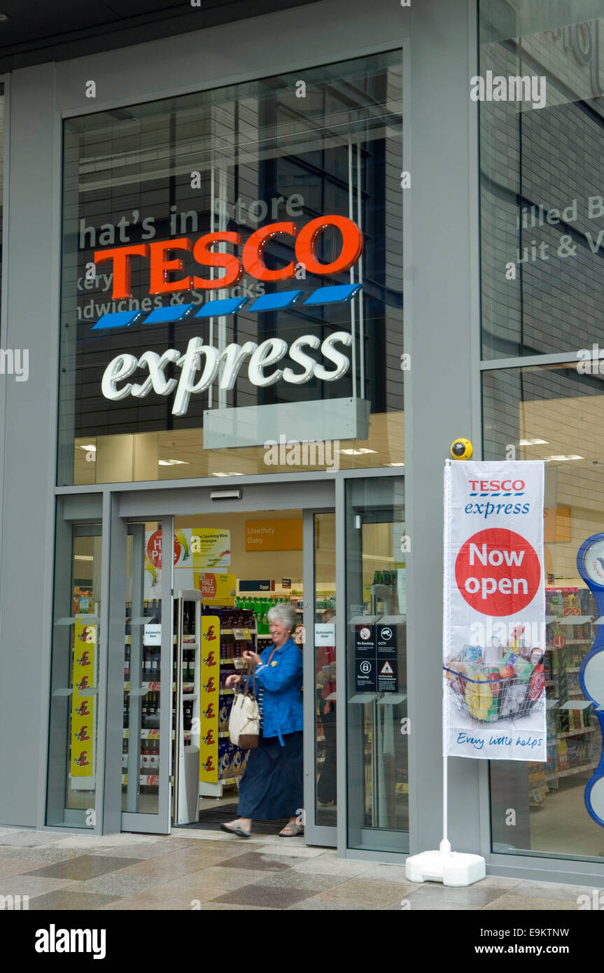 Tesco Express store Stock Photo - Alamy
