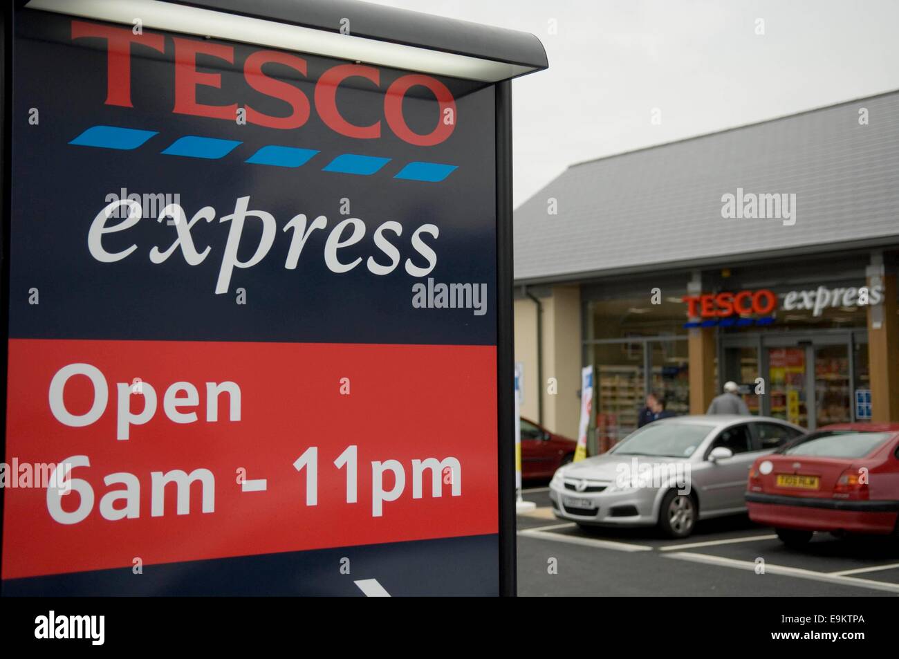 Tesco opening times hi-res stock photography and images - Alamy