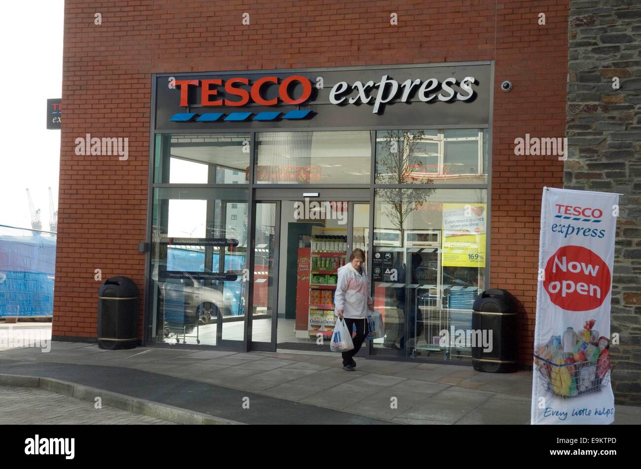 Tesco Store Opening High Resolution Stock Photography and Images - Alamy