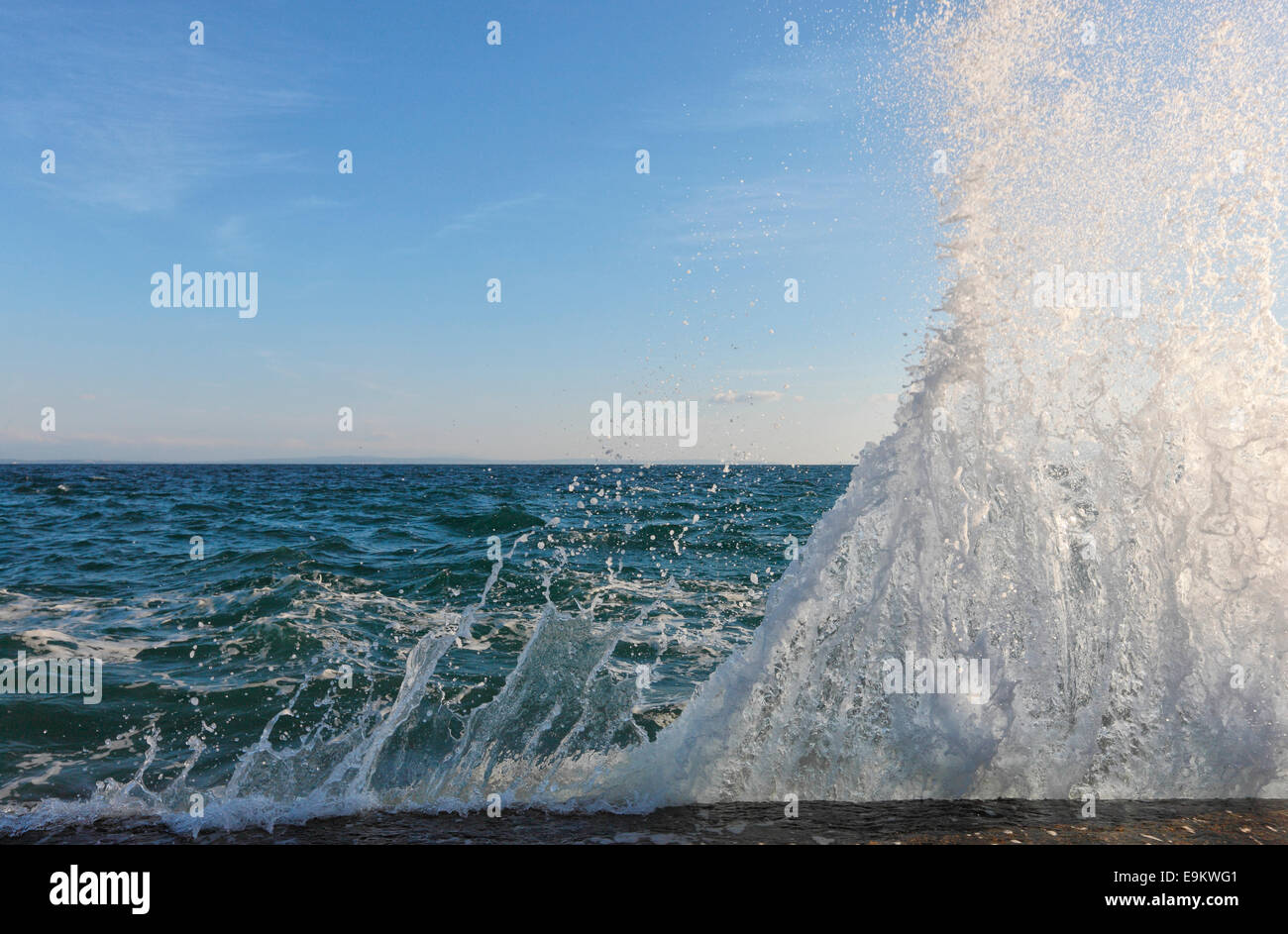 Ocean waves splash on sea hi-res stock photography and images - Alamy
