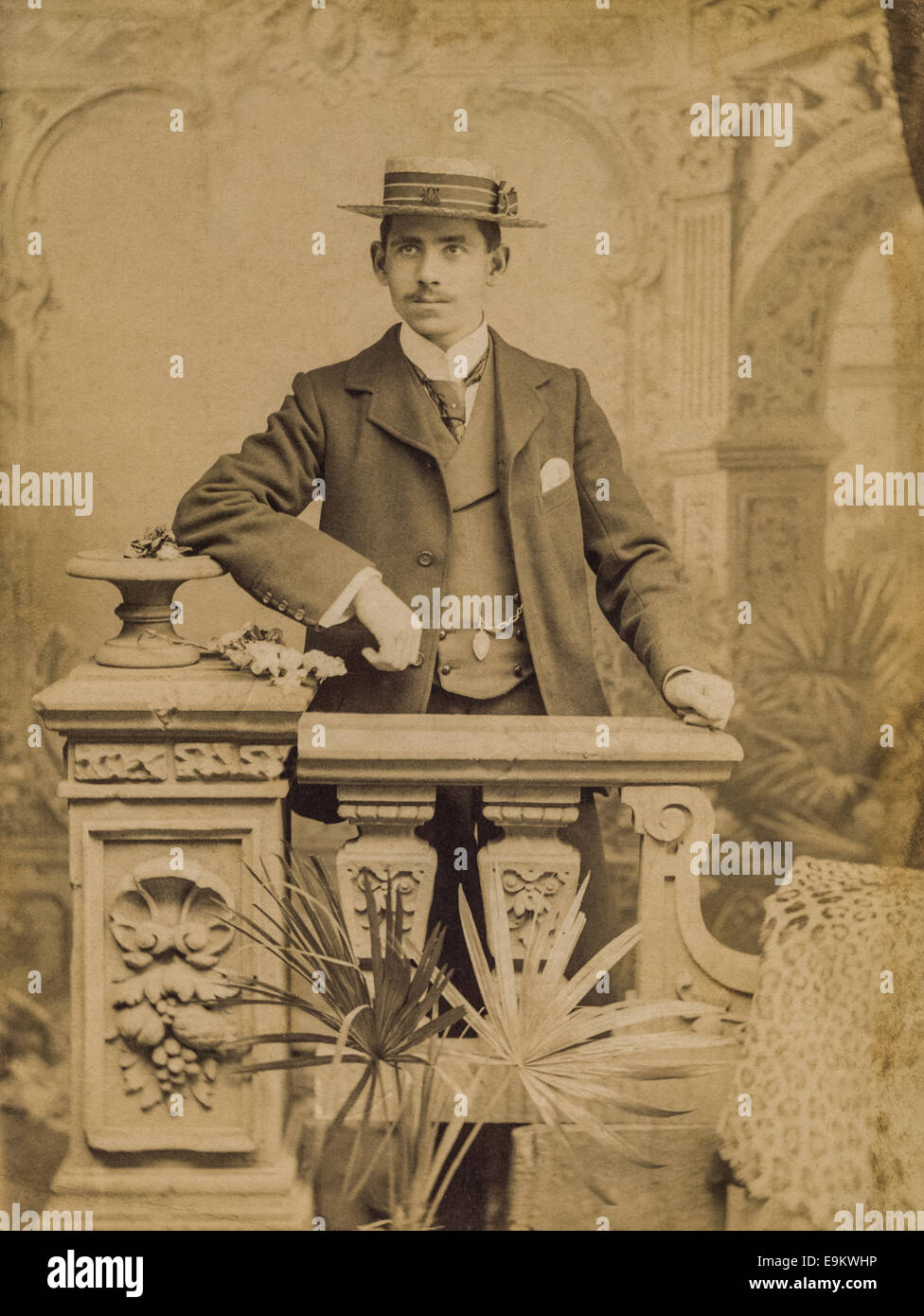 Cabinet photograph from around hi-res stock photography and images - Alamy