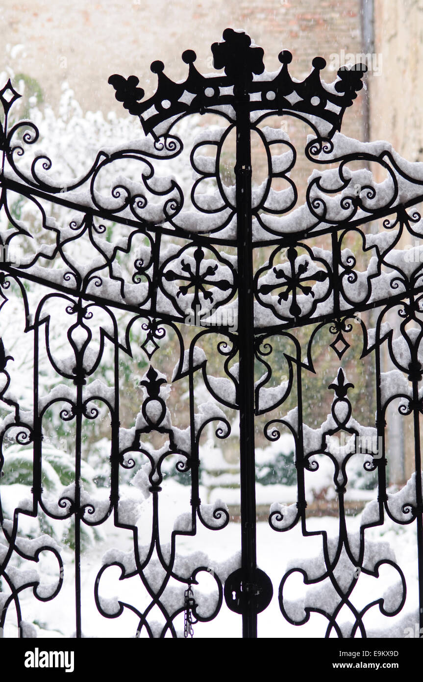 Italy iron gate hi-res stock photography and images - Alamy