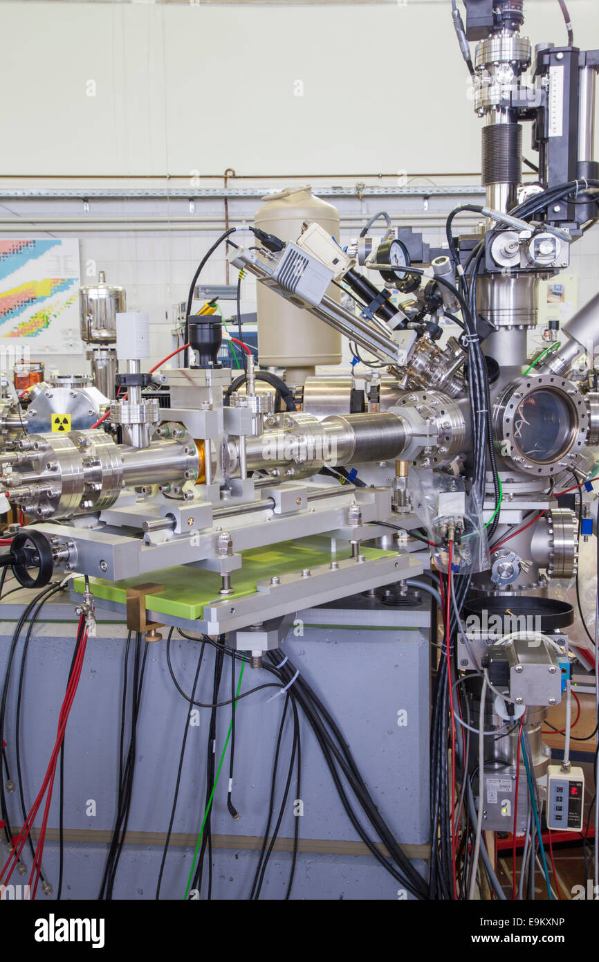 Accelerator mass spectrometer hi-res stock photography and images - Alamy