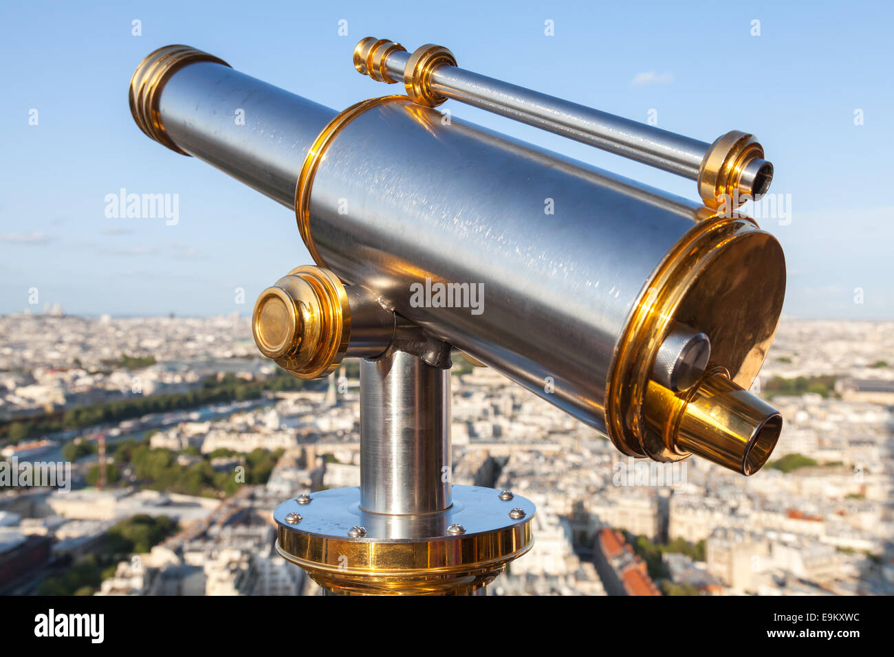 Telescope on the eiffel tower hi-res stock photography and images - Alamy
