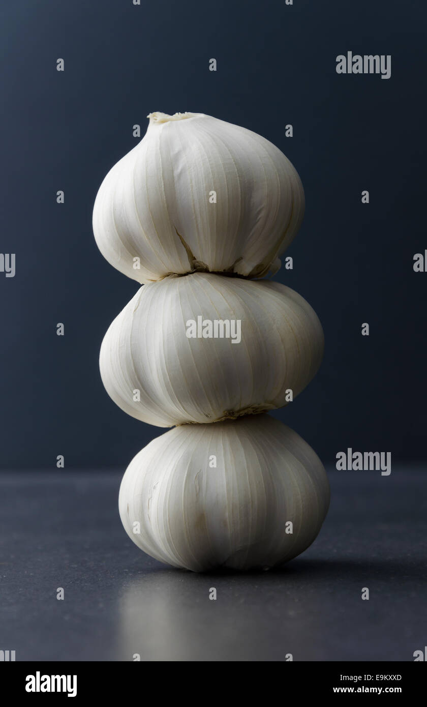 Cloves of garlic stack on dark and moody background Stock Photo - Alamy