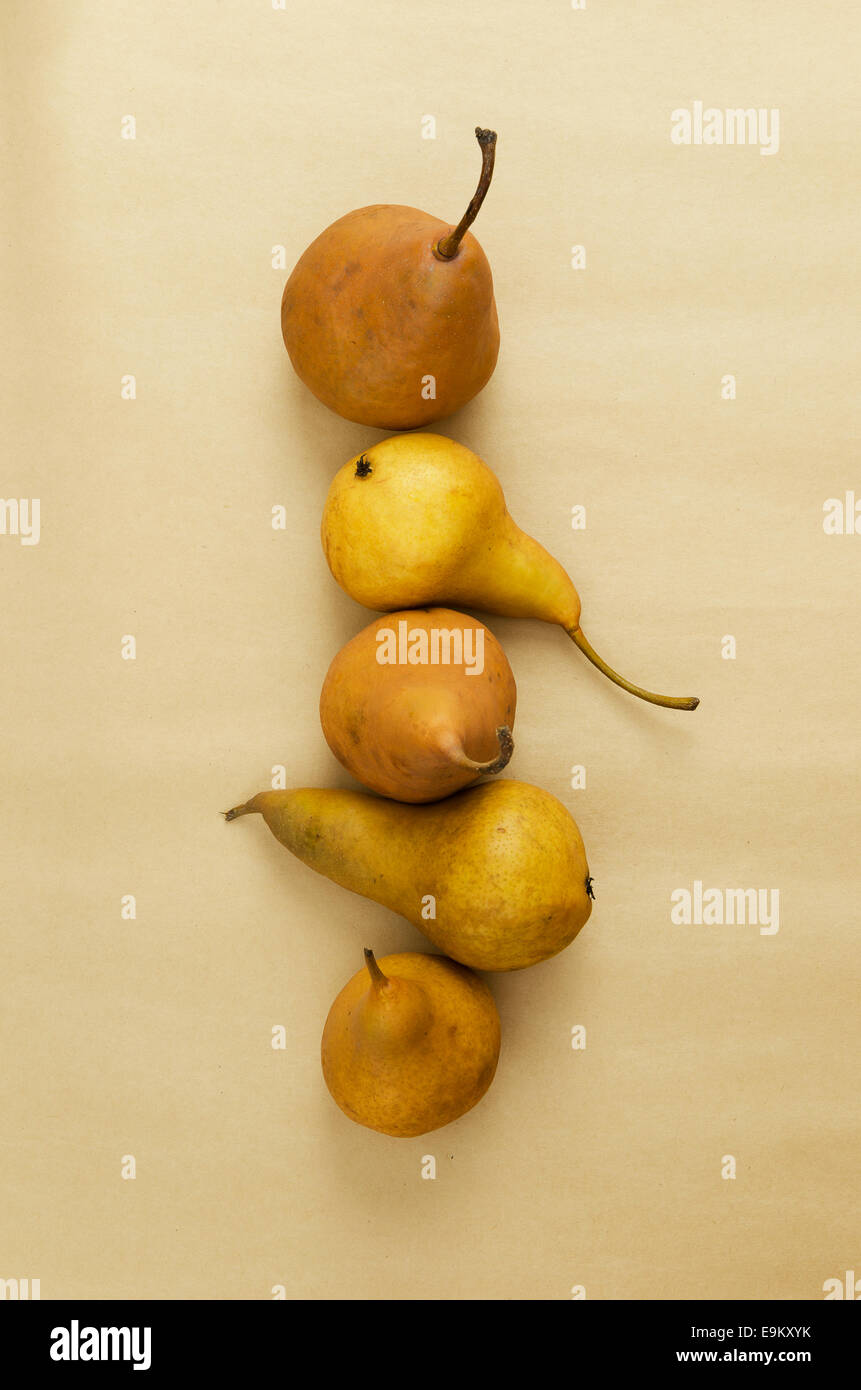 Multiple ripe pears over brown paper background Stock Photo - Alamy
