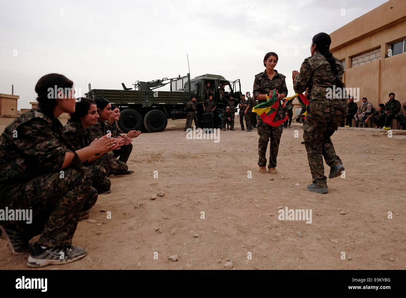 Middle east women military training hi-res stock photography and images ...
