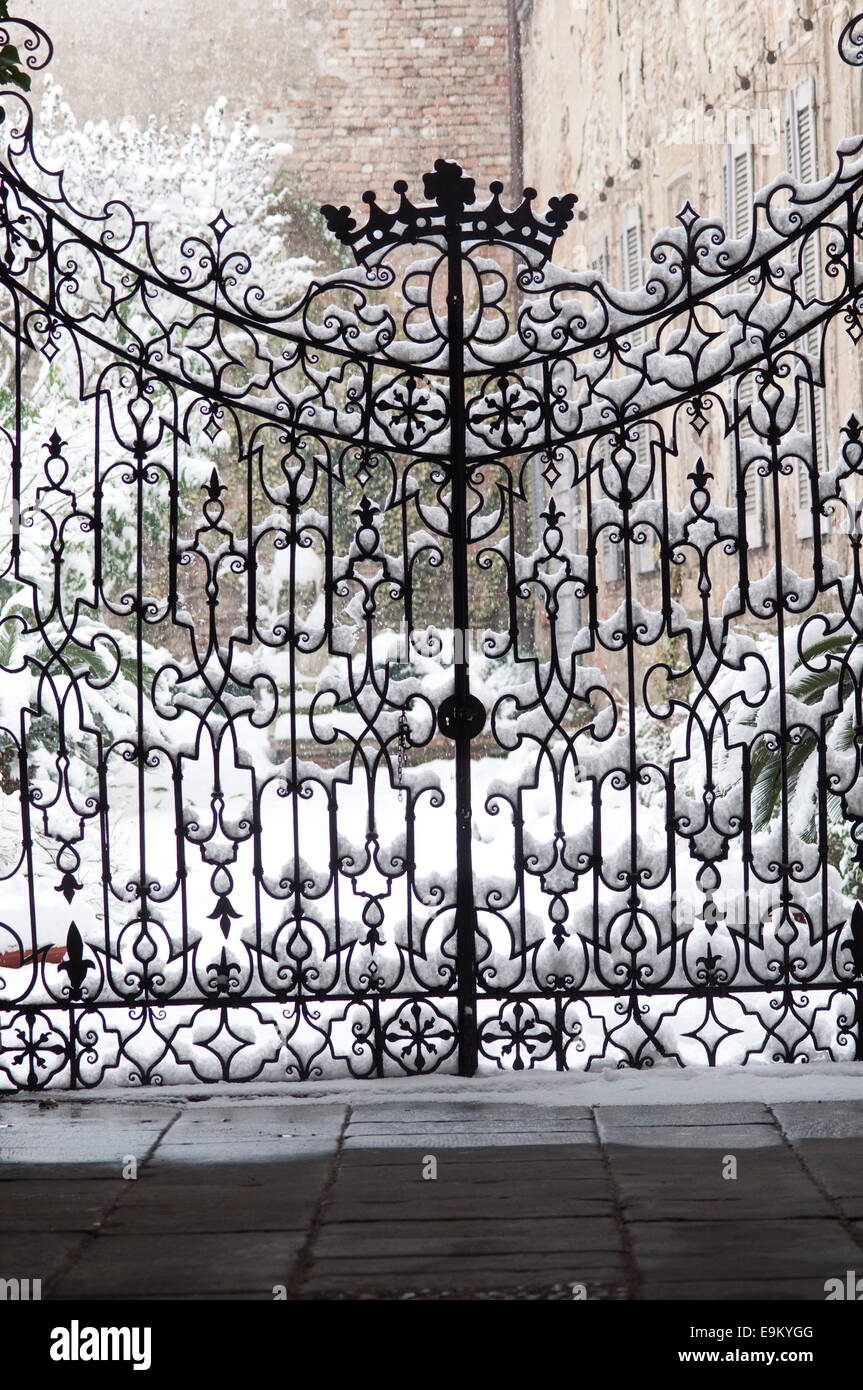 Italy iron gate hi-res stock photography and images - Alamy