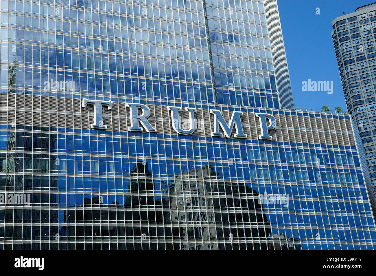 Chicago's Trump Tower sign Stock Photo - Alamy