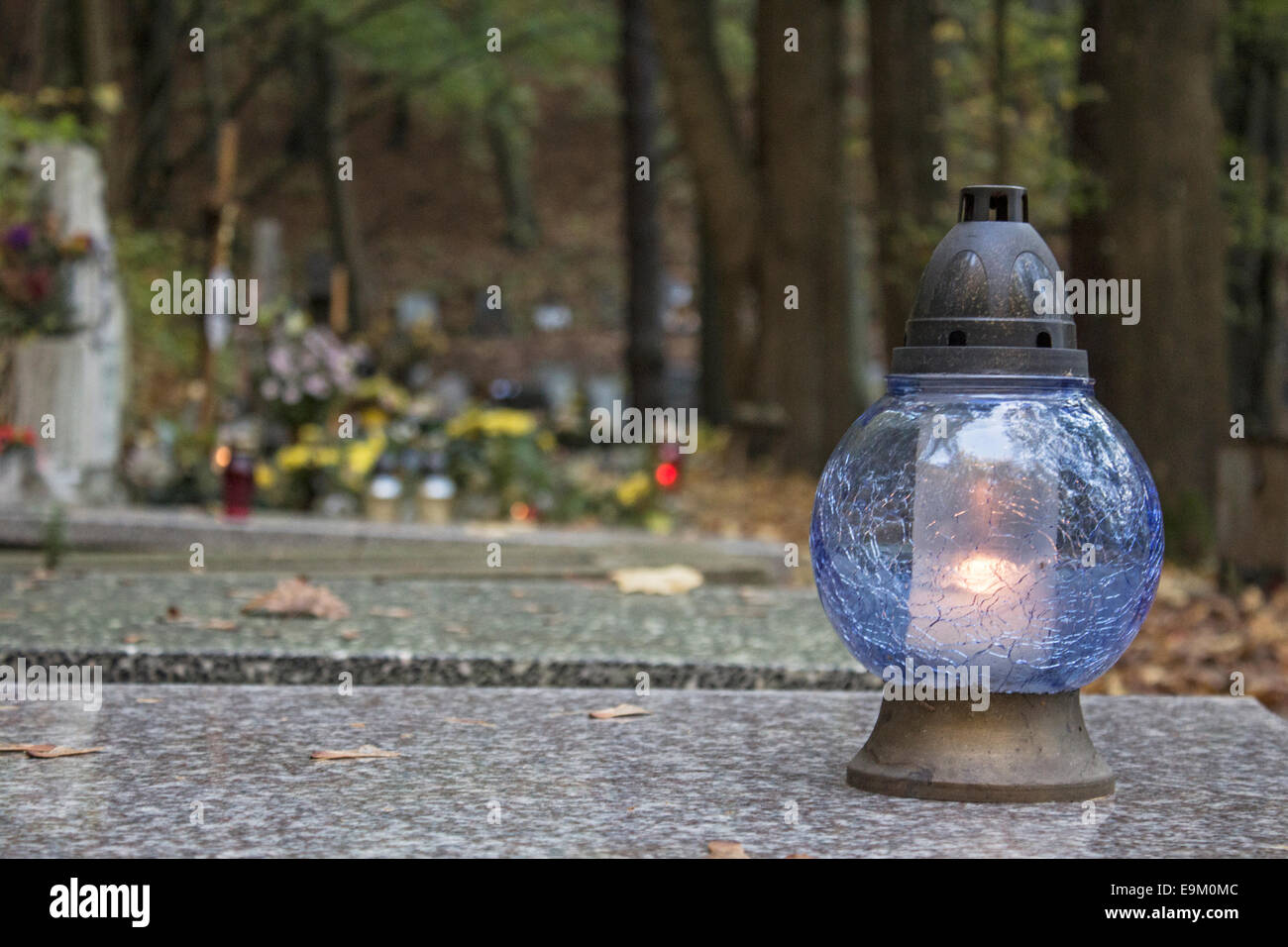 Grave candle at cemetery hi-res stock photography and images - Alamy
