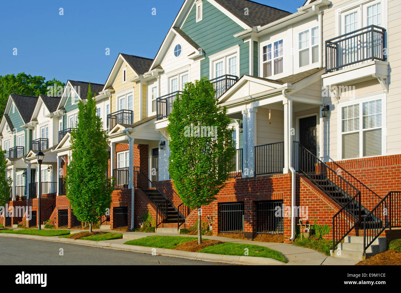 Upscale neighborhood hi-res stock photography and images - Alamy