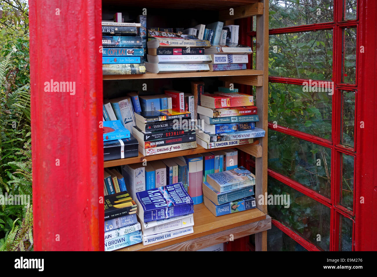 a pop-up library in telephone box, cornwall, uk Stock Photo - Alamy