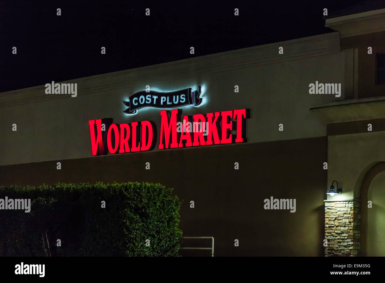 Cost plus hi-res stock photography and images - Alamy