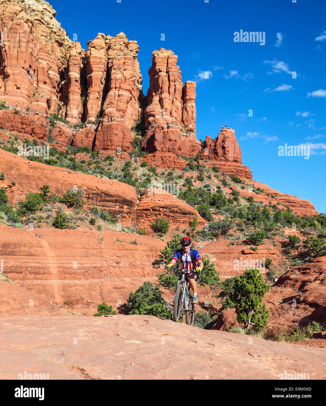 Mountain biker explores Chicken Point in Sedona Stock Photo - Alamy