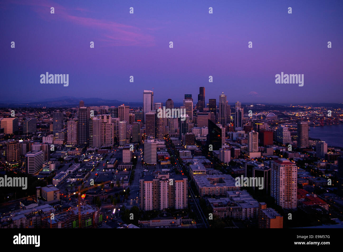 Seattle skyline and mount hi-res stock photography and images - Alamy