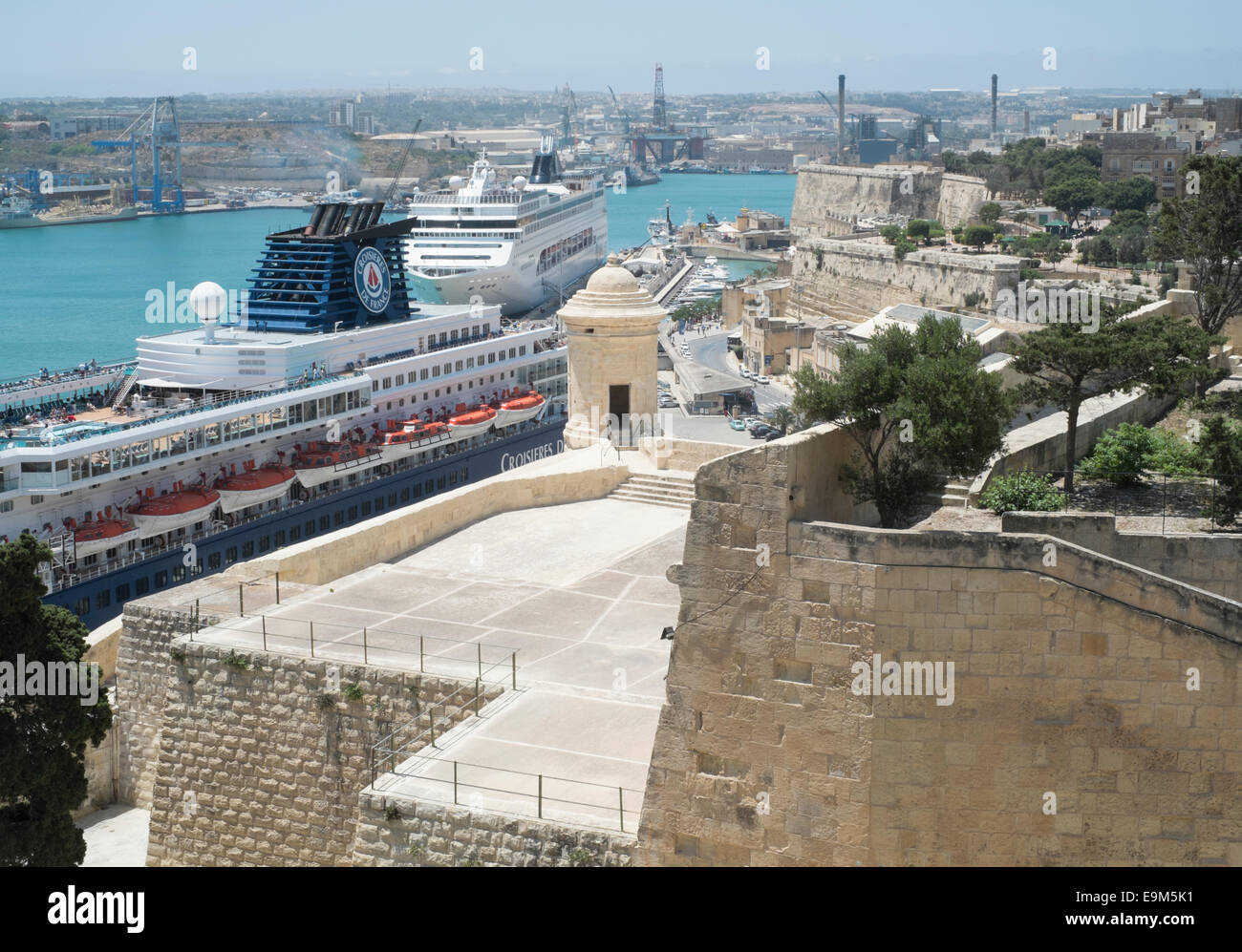 Malta cruise ships hi-res stock photography and images - Alamy