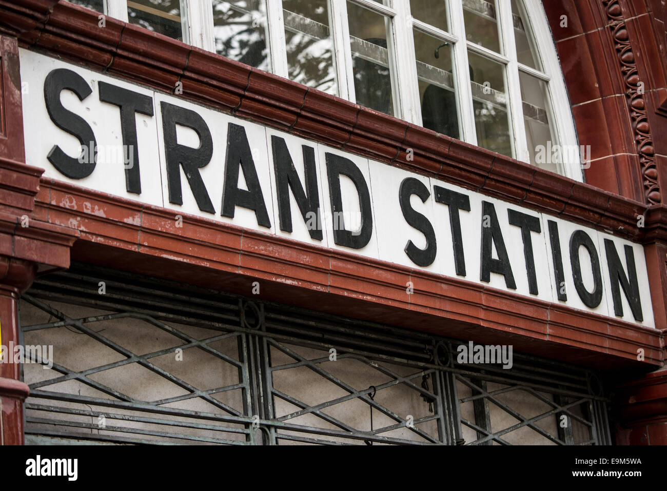 London strand station hi-res stock photography and images - Alamy