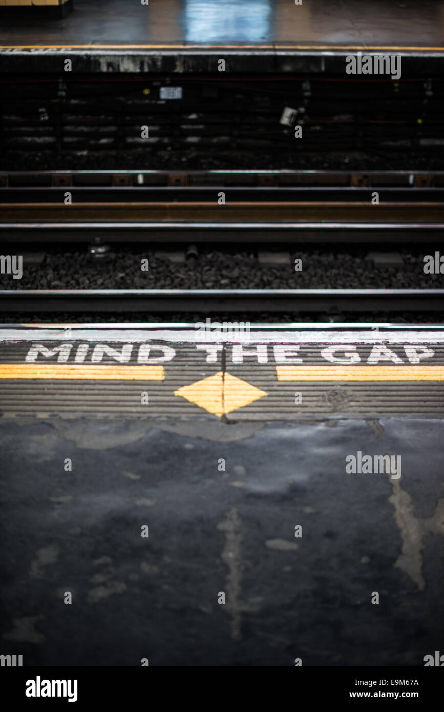 Mind The Gap Sign London Underground London England // LONDON, United ...