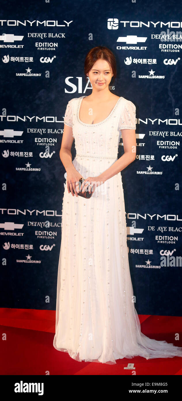 South actress go ara poses hi-res stock photography and images - Alamy