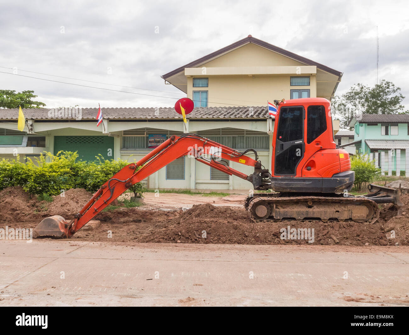 Excavator road construction works Stock Photo - Alamy