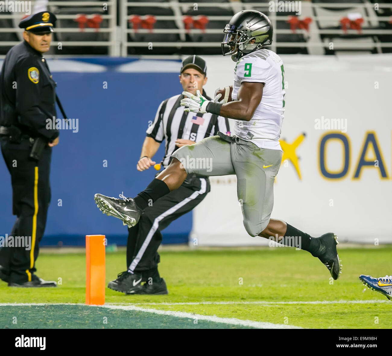 October 24, 2014: Oregon Ducks receiver Byron Marshall (9) in action ...