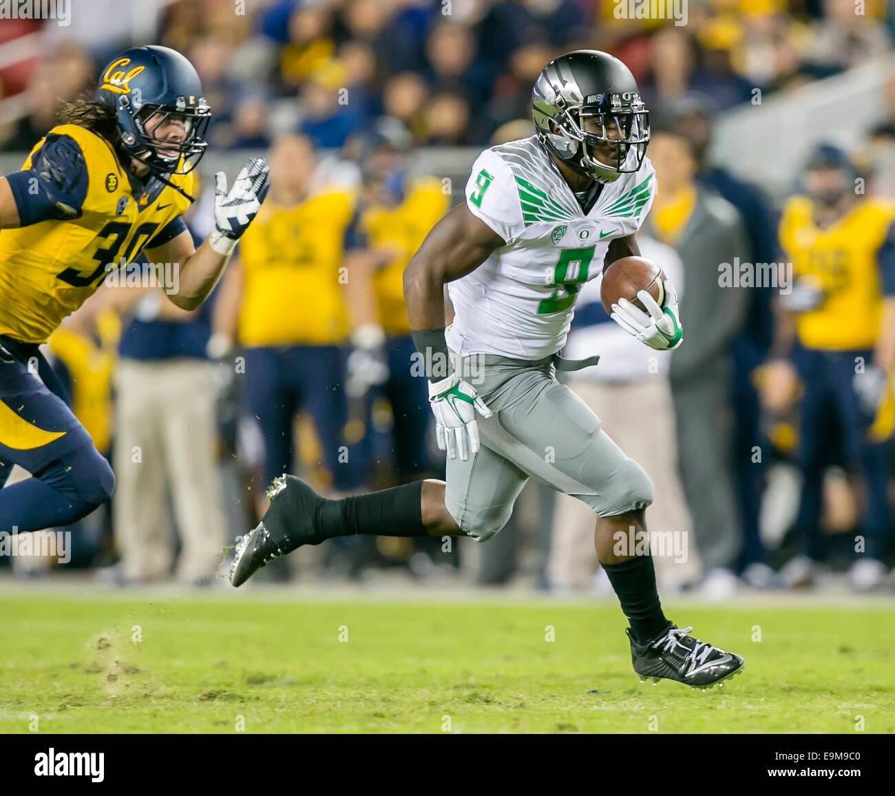 October 24, 2014: Oregon Ducks receiver Byron Marshall (9) in action ...