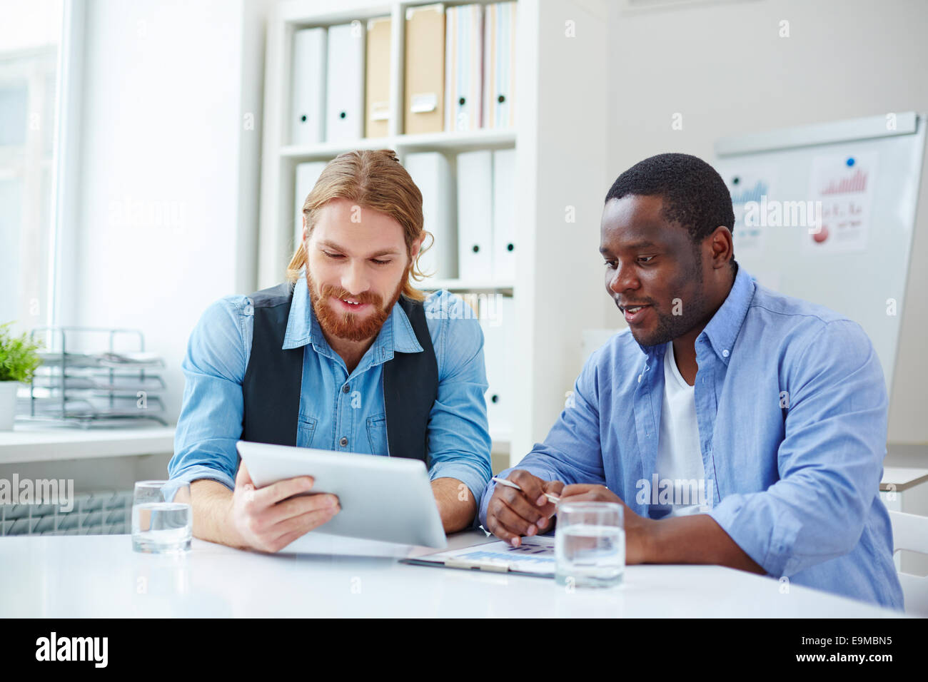 Two businessmen networking hi-res stock photography and images - Alamy